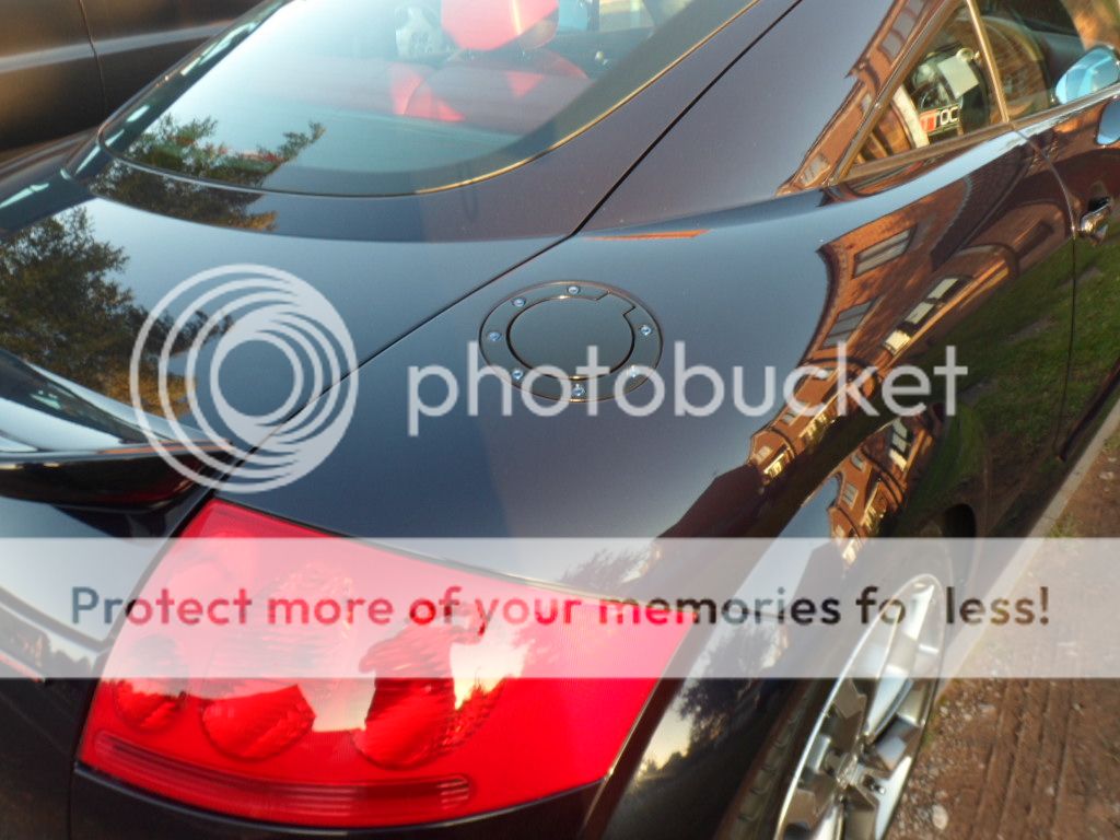 Carbon wrapped fuel cap, did'nt like it, changed to paint. | Audi TT Forum